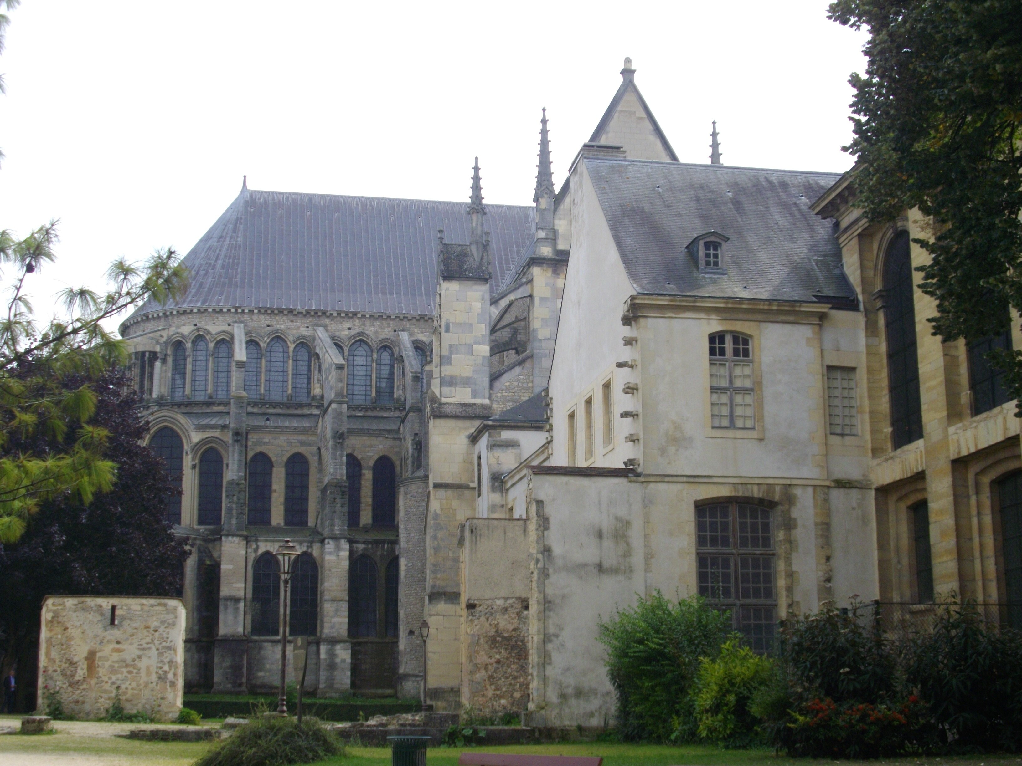Basílica de San Remi en Saint-Remi | Expedia