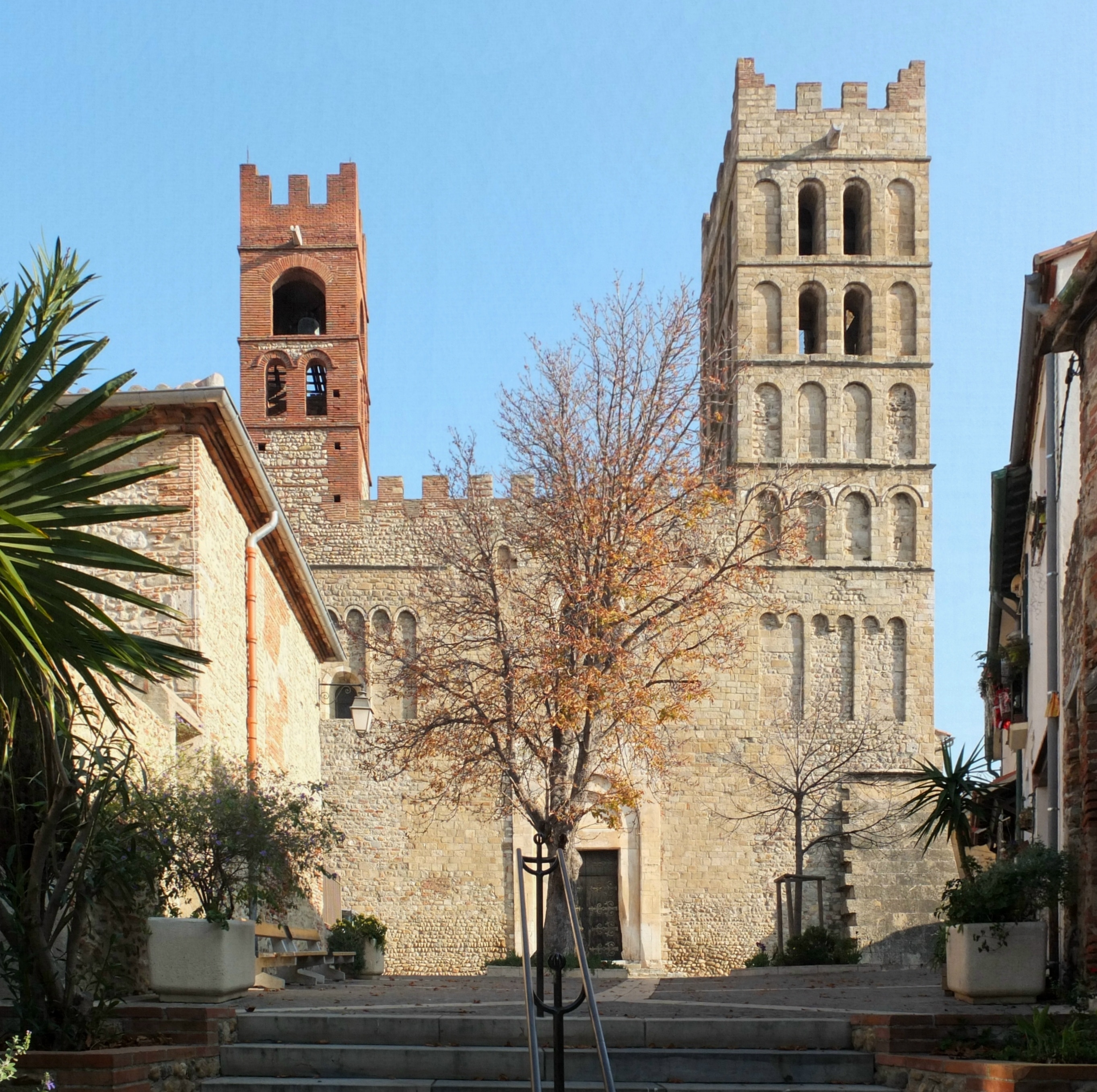 Kathedrale von Elne in Elne - Touren und Aktivitäten | Expedia.de