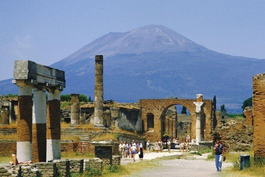 Pompeii and Mount Vesuvius Day Trip from Naples with Lunch
