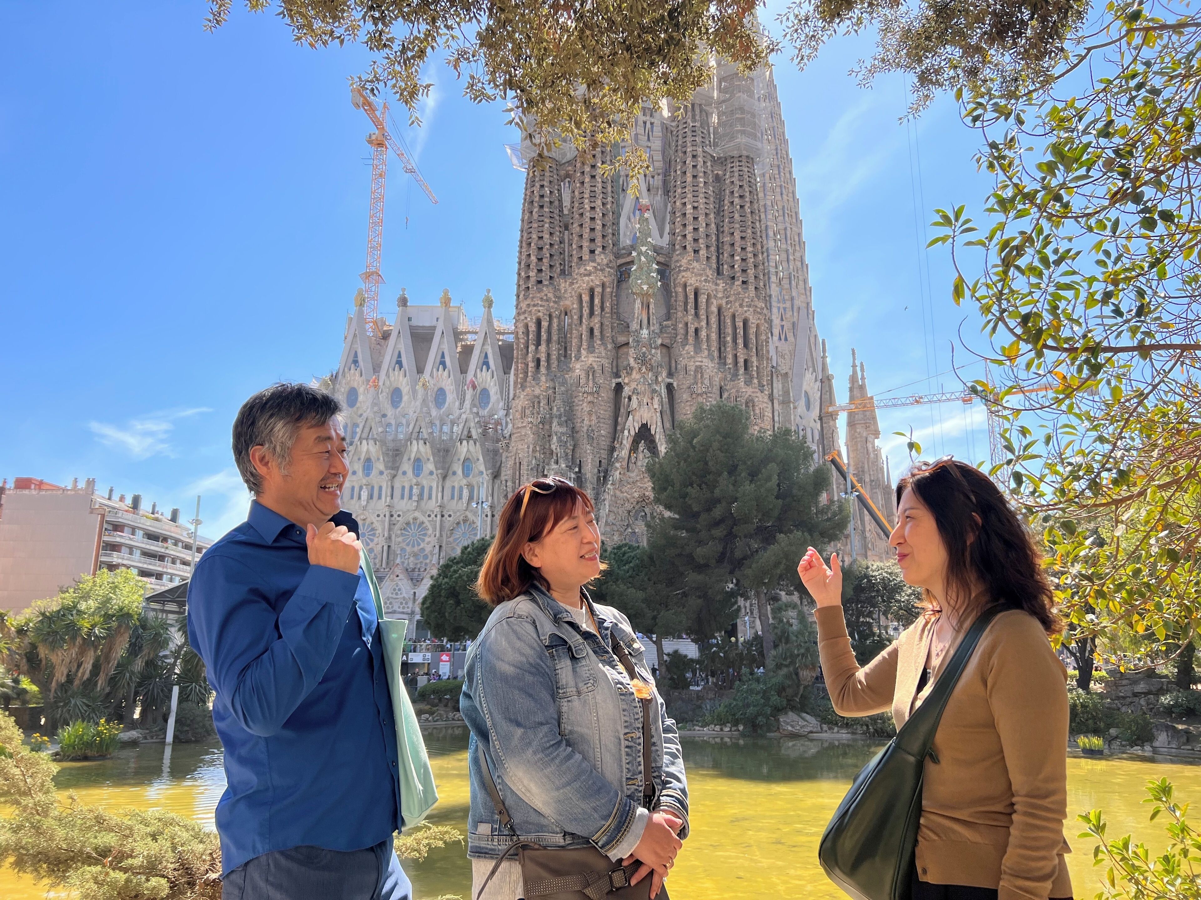 Barcelona Full Day English Tour with Gaudí Houses and Sagrada Familia