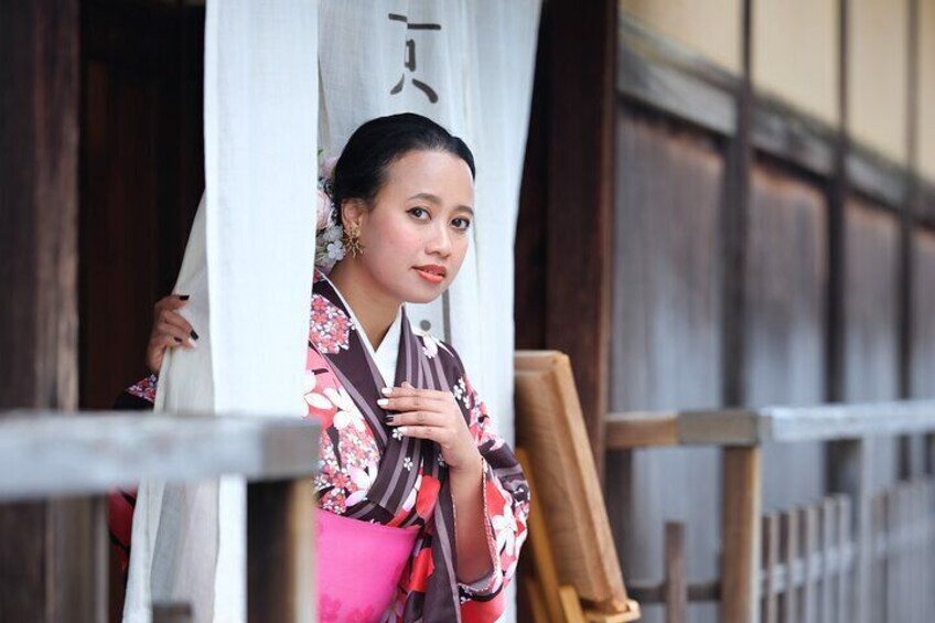 Go Kyoto Sightseeing in a Beautiful KIMONO (near Kyoto Station)