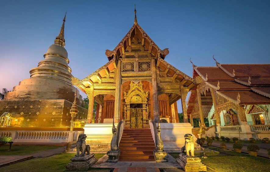 Chiang Mai: Tuk-Tuk Evening Temples & Market Night Tour